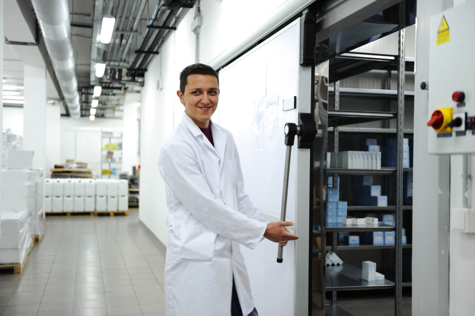 5 Benefits of a Continuous Temperature Monitoring Refrigerator ...